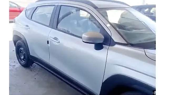 Maruti Fronx mid-spec variants spotted; launching in India today - CarWale