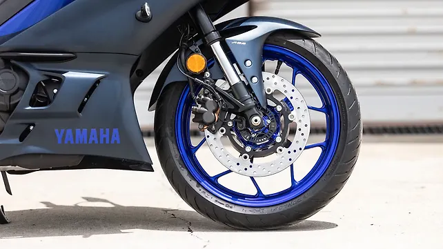 Yamaha R3 360 view - BikeWale