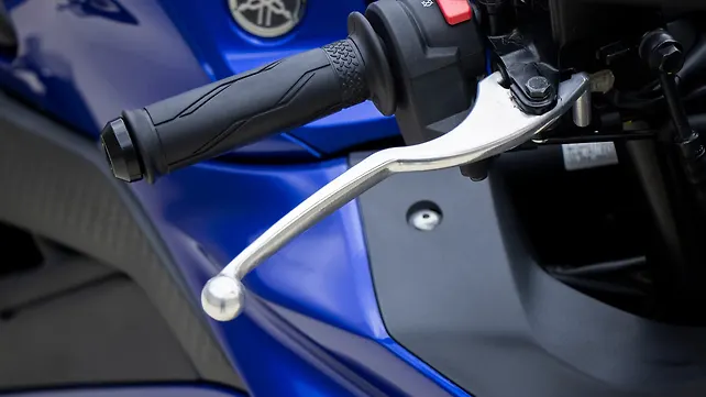 Yamaha R3 360 view - BikeWale