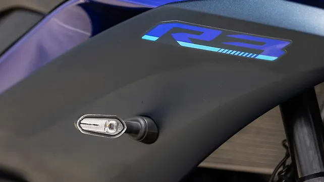 Yamaha YZF-R3 Handle Bar Image - BikeWale