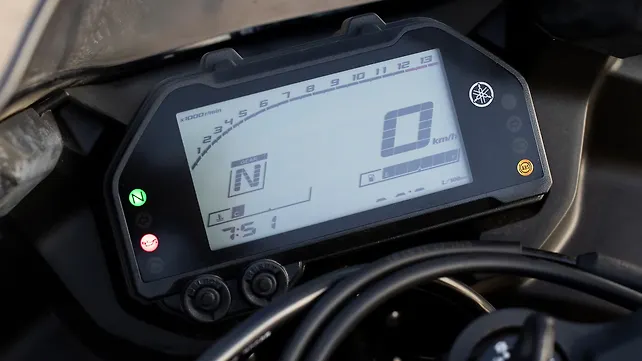 Yamaha R3 360 view - BikeWale