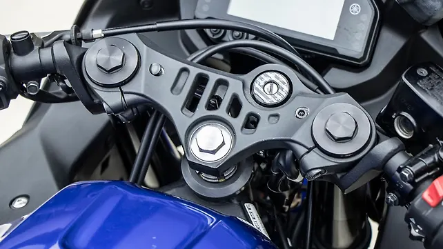 Yamaha R3 360 view - BikeWale