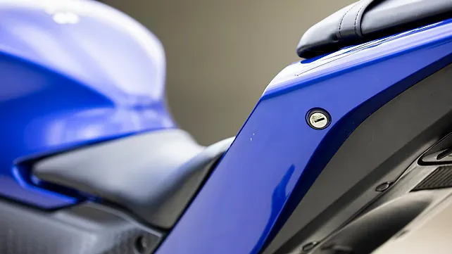 Yamaha R3 360 view - BikeWale