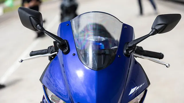 Yamaha YZF-R3 Handle Bar Image - BikeWale
