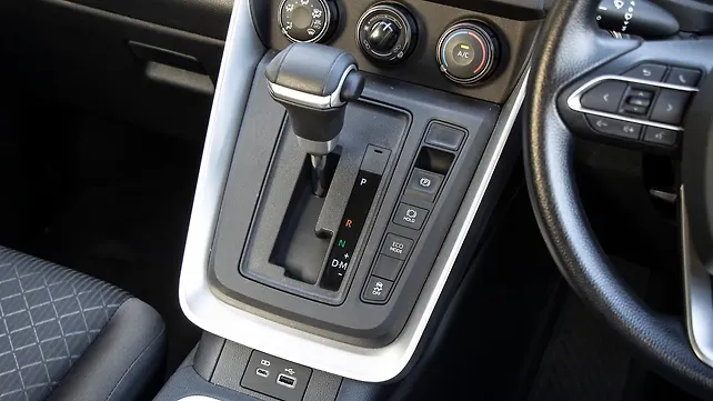 Toyota Innova Hycross Petrol – CarWale tested mileage revealed - CarWale