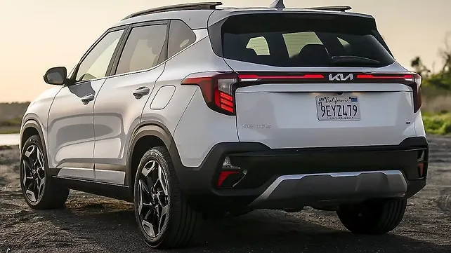 Kia Seltos facelift mid variant spied in white colour - CarWale