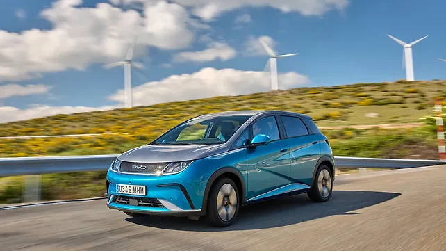 BYD reveals its new electric hatchback with 426 km of range - CarWale