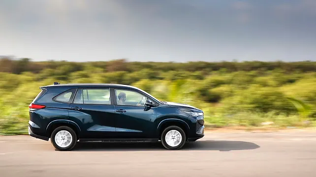 Toyota Innova Hycross: Performance Tested with Six People - CarWale