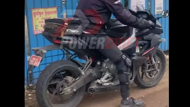Upcoming Yamaha R3 rivalling Aprilia RS440 test bike spotted! - BikeWale