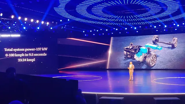 Maruti Invicto launched in India; live updates - CarWale