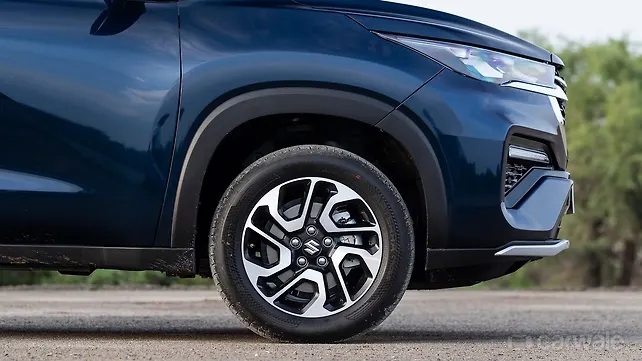 Maruti Invicto Hybrid First Drive Review - CarWale