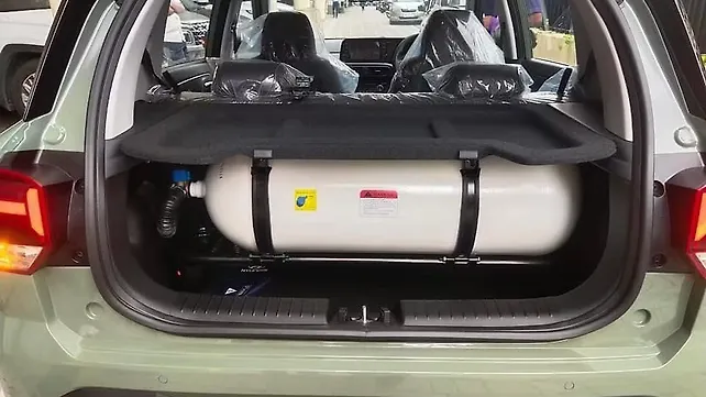 Hyundai Exter CNG arrives at dealerships - CarWale