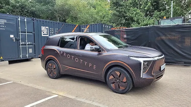Mahindra electric XUV700 (XUV.e8) design patent leaked | CarTrade