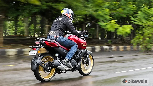 Yamaha FZ-S FI Version 4.0 Deluxe: Road Test Review - BikeWale