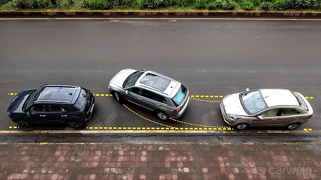 Parking car made easy: How to parallel park in Four Easy Steps - CarWale