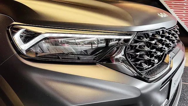 Hyundai Venue Knight Edition vs. Kia Sonet X-Line – Spec comparison ...