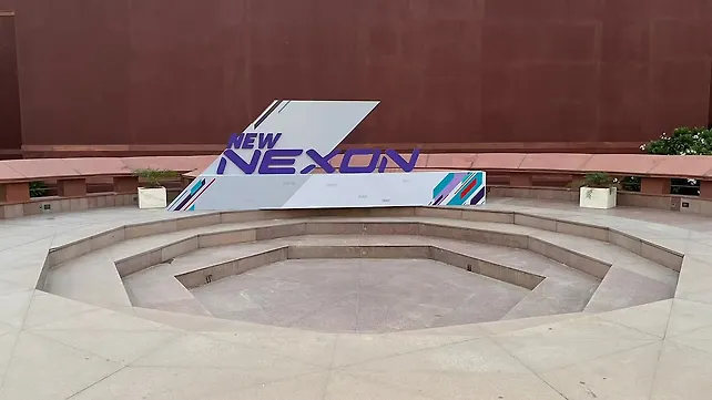 Tata Nexon facelift; Live Updates - CarWale