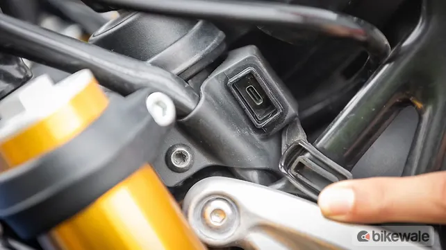 Triumph Speed 400: Road Test Review - BikeWale