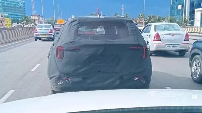 Kia Sonet facelift continues testing; taillight design leaked - CarWale