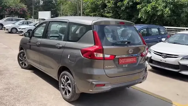 Toyota Rumion G variant arrives at dealership - CarWale