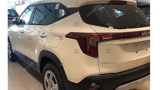 Kia Seltos facelift base variant reaches dealerships - CarWale