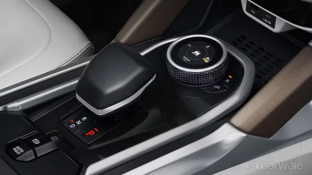 Tata Safari facelift unveiled: Now in pictures - CarWale