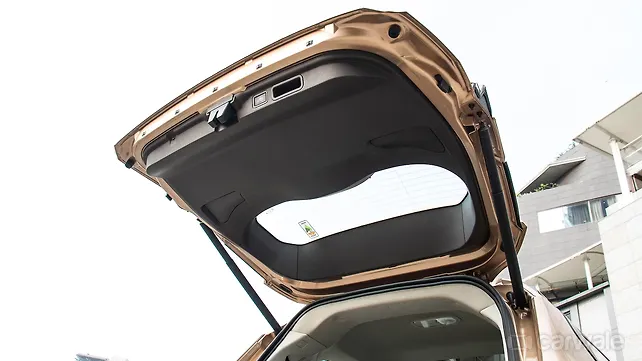 Top 7 new tech highlights of the 2023 Tata Safari - CarWale