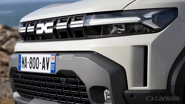 New Renault Duster unveiled: Now in pictures - CarWale