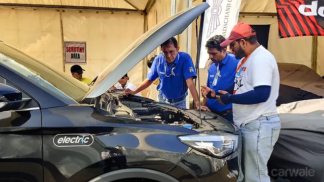 Valley Run 2023: We went drag racing in an EV! - CarWale