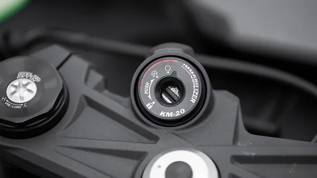 Kawasaki Ninja ZX-6R 360 view - BikeWale