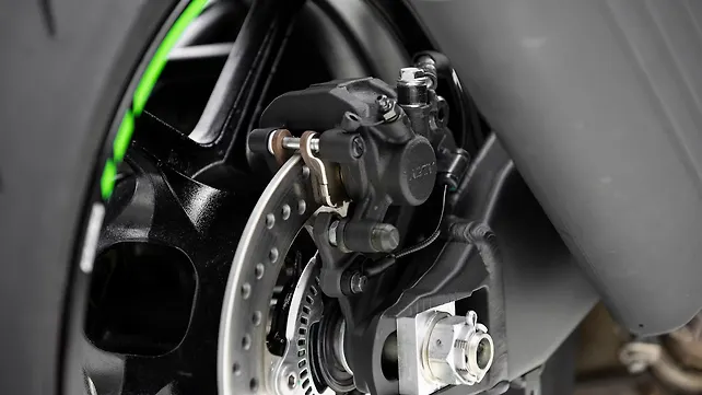 Kawasaki Ninja ZX-6R 360 view - BikeWale