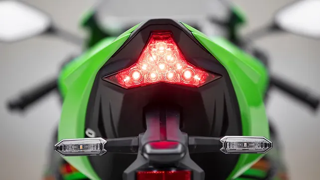 Kawasaki Ninja ZX-6R 360 view - BikeWale