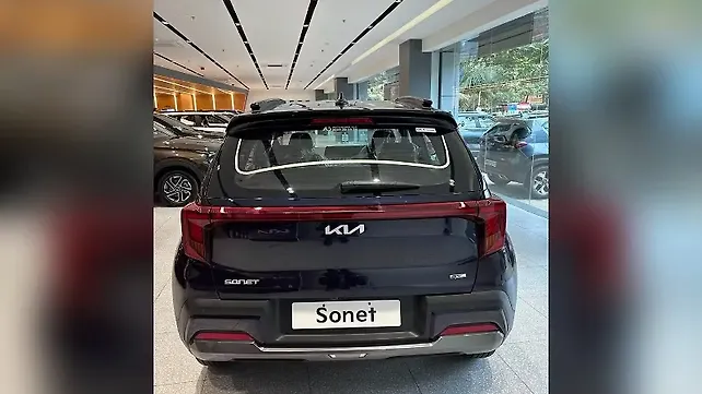 Kia Sonet facelift arrives at dealership ahead of its official launch ...