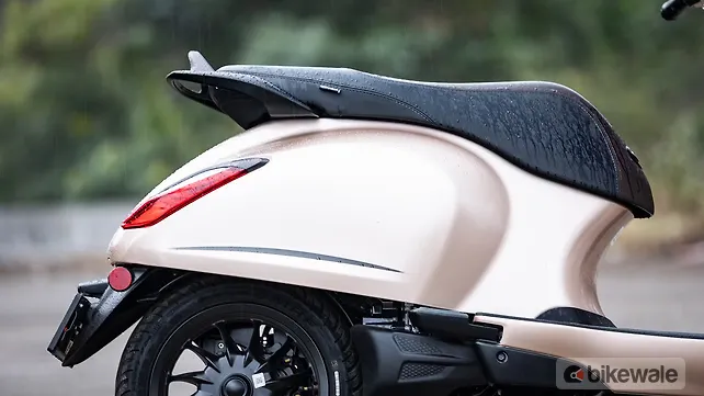2024 Bajaj Chetak electric scooter: First Ride Review - BikeWale
