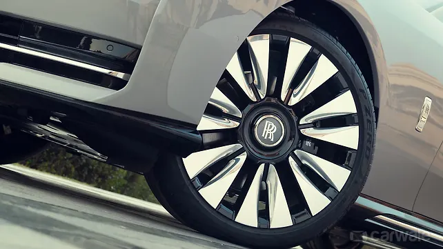 Rolls-Royce Spectre First Look - CarWale