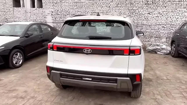 Hyundai Creta facelift mid-variant arrives at dealerships - CarWale