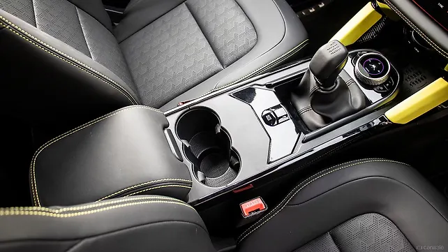 Tata Harrier Price - Images, Colours & Reviews - CarWale