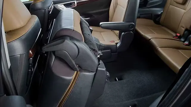 Toyota Innova Crysta Price - Images, Colours & Reviews - CarWale