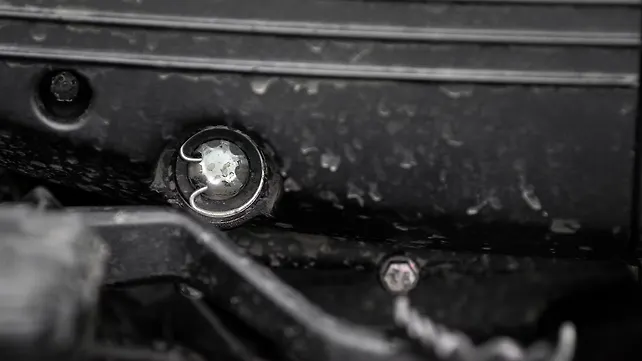 Yezdi Adventure 360 view - BikeWale