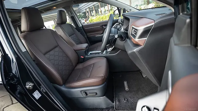 Toyota Innova Hycross Price - Images, Colours & Reviews - CarWale
