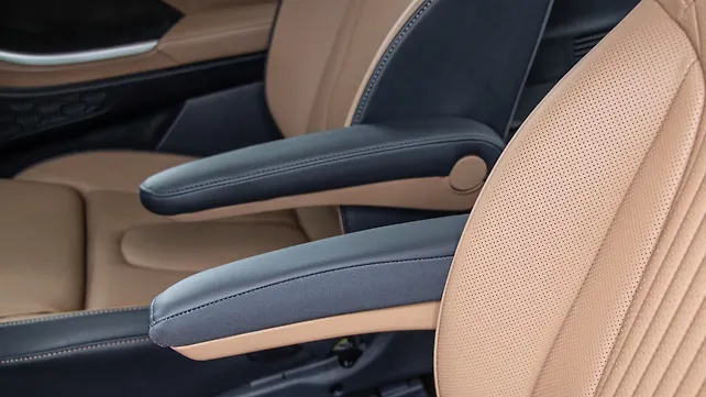 Hyundai Alcazar Price - Images, Colours & Reviews - CarWale