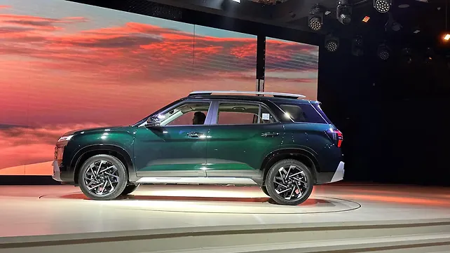 2024 Hyundai Alcazar launched in India; prices start at Rs. 14.99 lakh ...