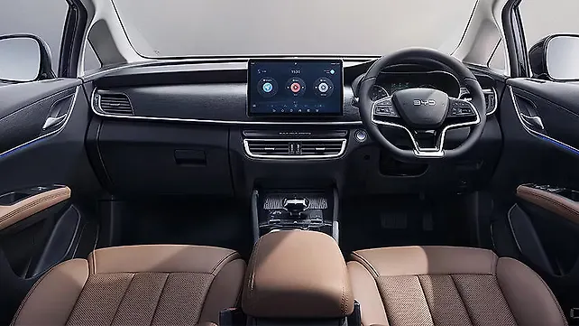 BYD eMax7 Vs Toyota Innova Hycross: Battle of the premium people ...