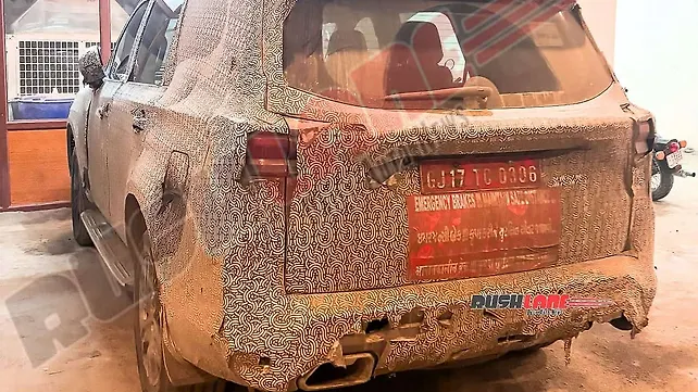 MG Gloster facelift continues testing; interior leaked - CarWale