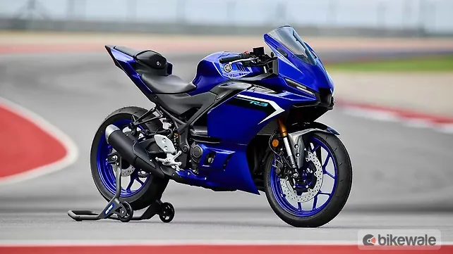 Yamaha R3 360 view - BikeWale
