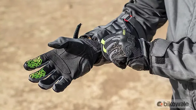 Raida Drift Gloves Long Term Review: Buy or not buy? - BikeWale