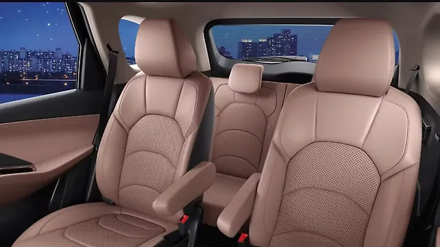 MG Hector Plus Price - Images, Colours & Reviews - CarWale