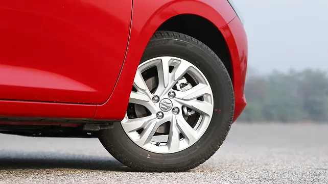 Swift VXi (O) CNG on road Price | Maruti Swift VXi (O) CNG Features & Specs