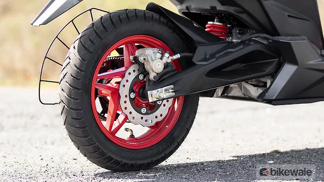 2025 Simple One electric scooter: First Ride Review - BikeWale