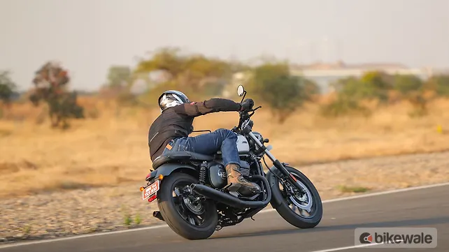 Jawa 42 FJ: Track Ride Review - BikeWale